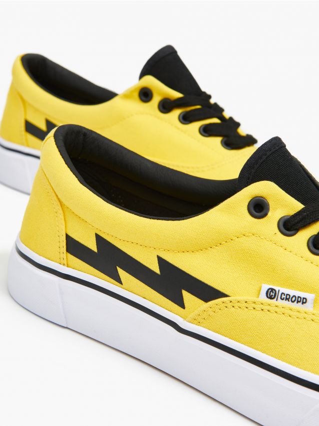 Kollektionen für Damen und Herren bei Cropp - Entdecke die neusten ...