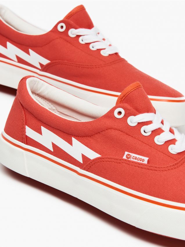 Kollektionen für Damen und Herren bei Cropp - Entdecke die neusten ...