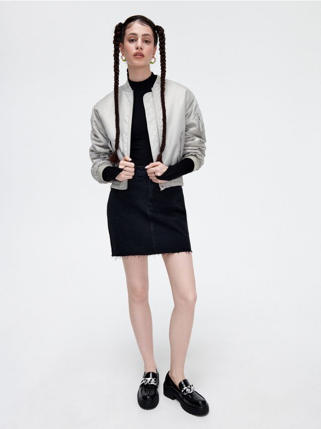 Kollektionen für Damen und Herren bei Cropp - Entdecke die neusten ...