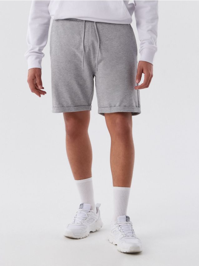 Kollektionen für Damen und Herren bei Cropp - Entdecke die neusten ...