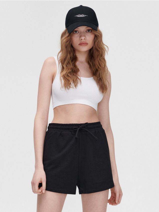 Kollektionen für Damen und Herren bei Cropp - Entdecke die neusten ...