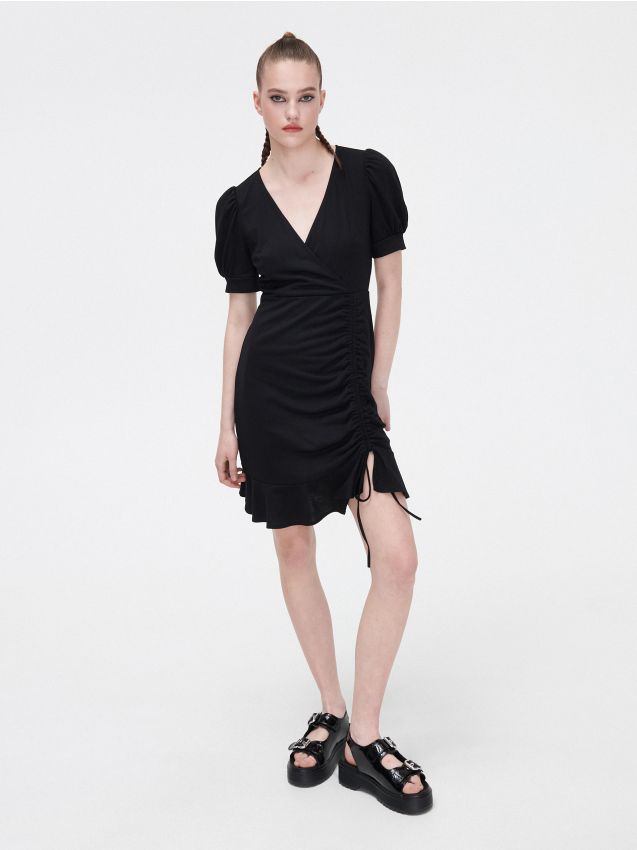 Sukienki młodzieżowe damskie | Cropp